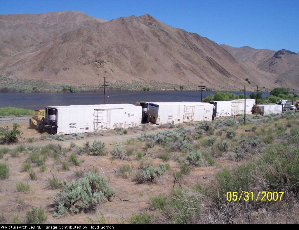 ARMN 110887 car derailment